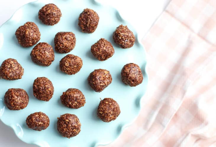 No-Bake Chocolate Oatmeal Energy Bites