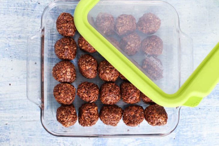 No-Bake Chocolate Oatmeal Energy Bites