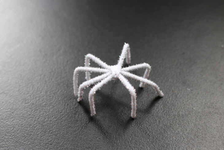 Pipe Cleaner Spiders (Easy!) - Thriving Home