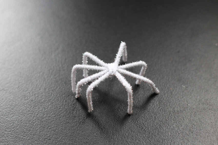 Pipe Cleaner Spider Craft {Video Tutorial} - Thriving Home