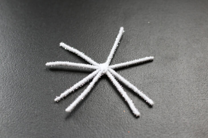 Pipe Cleaner Spiders (Easy!) - Thriving Home