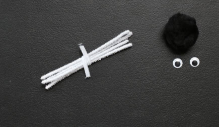 Pipe Cleaner Spiders (Easy!) - Thriving Home