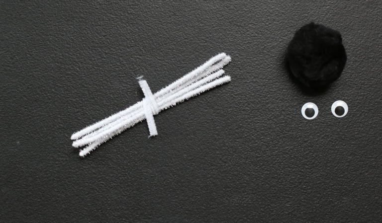 Pipe Cleaner Spiders (Easy!) - Thriving Home