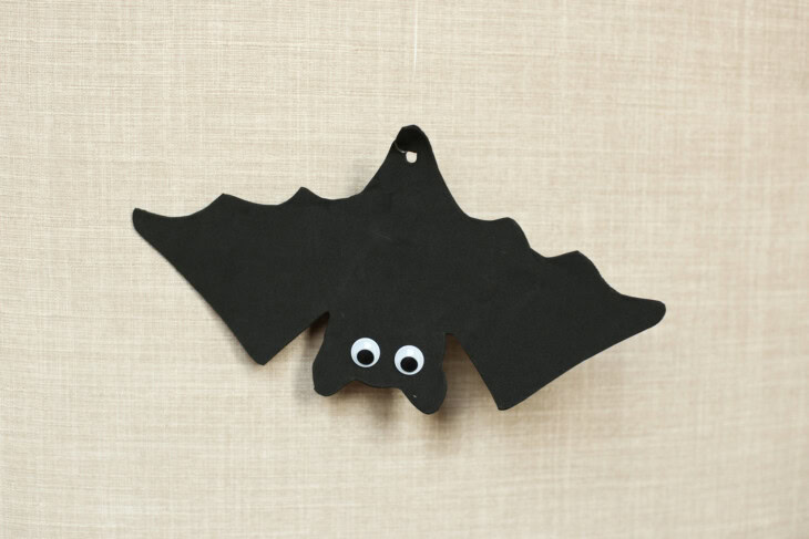 Hanging Foam Bat Craft (Free Template!) - Thriving Home