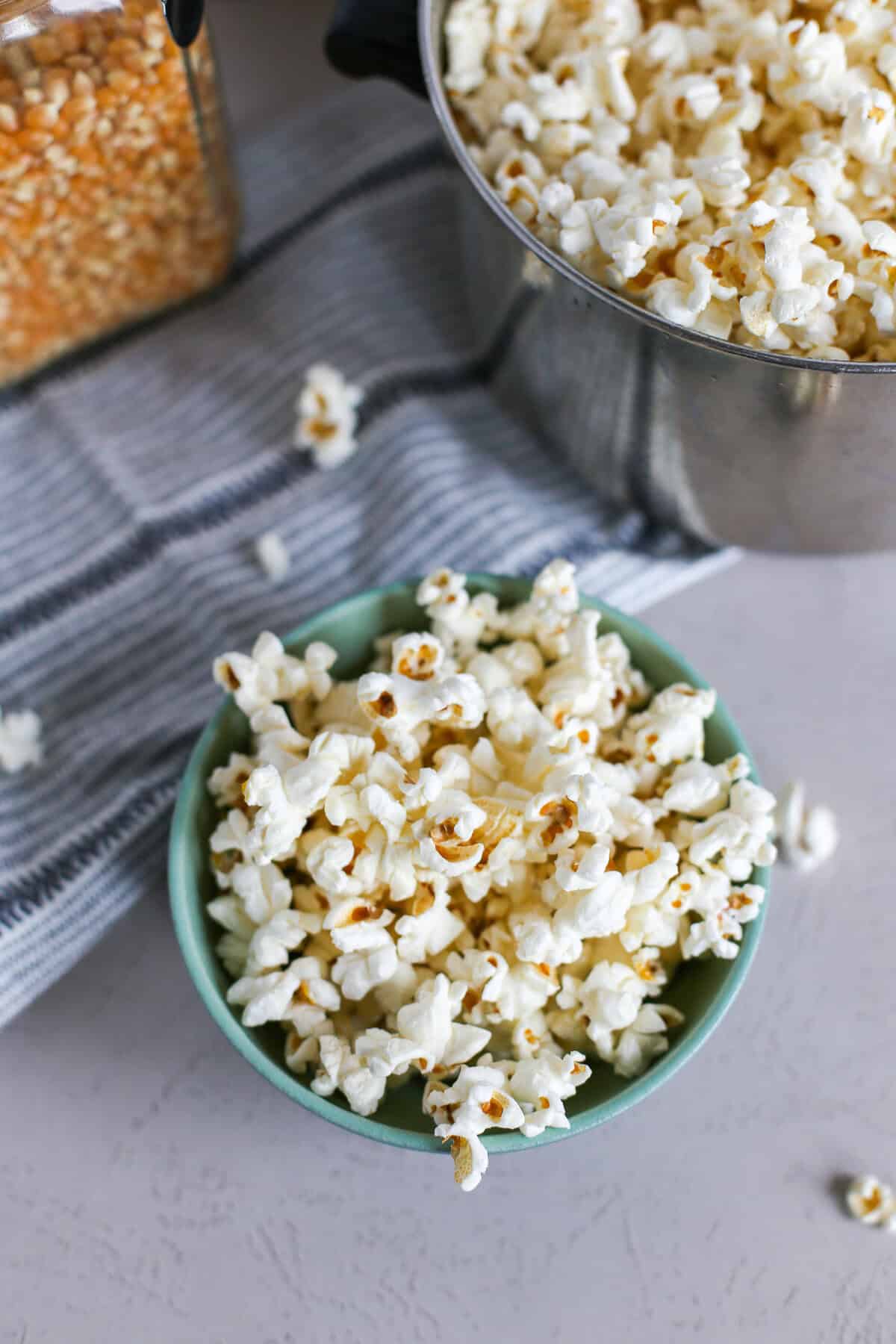 5 Minute Stovetop Popcorn {Made with Coconut Oil} - Thriving Home