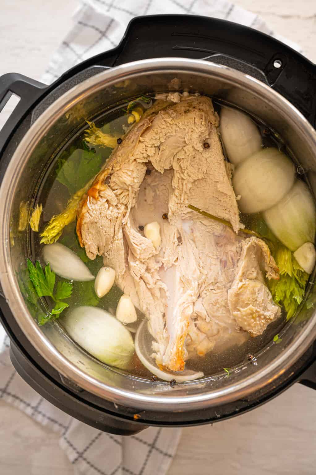 Easy Turkey Broth (3 Cooking Methods) - Thriving Home