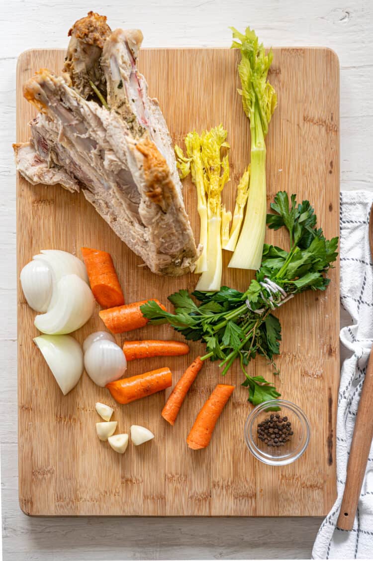 Easy Turkey Broth (3 Cooking Methods) - Thriving Home